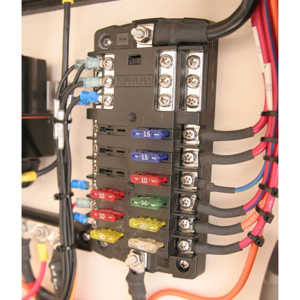 Circuit DC Fuse Block With Negative Bus Bar Protective 47 OFF Circuit DC Fuse Block With Negative Bus Bar Protective 47 OFF
